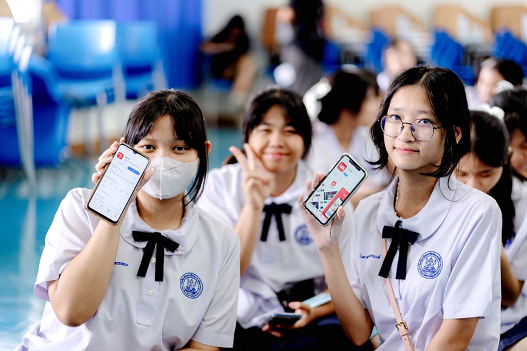 ผู้หญิง - TK Park เดินสายปลุกไฟการอ่านได้ทุกที่ทุกเวลา ชวนน้องๆ โหลดแอป My TK, TK Read ฟรี